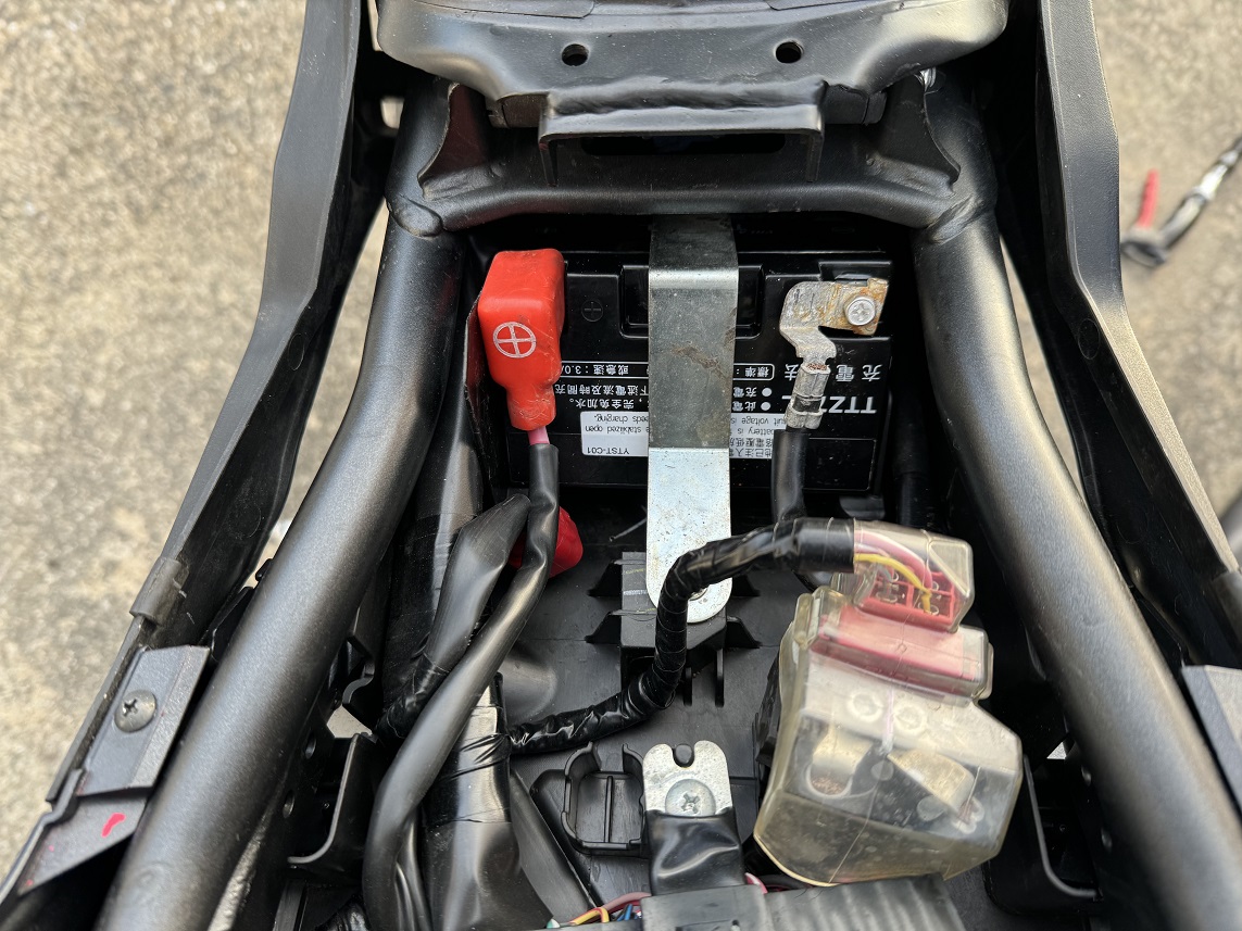 CBR250RR（MC51）のバッテリー交換 | Hiroaki's blog